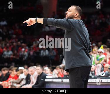 Minnesota head coach Ben Johnson watches against Northwestern during ...