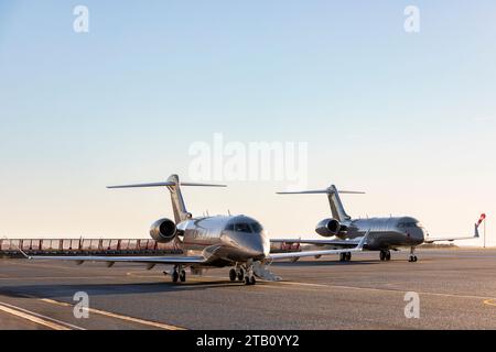 Bombardier Challenger 350 and Global Express at Biarritz Airport ...