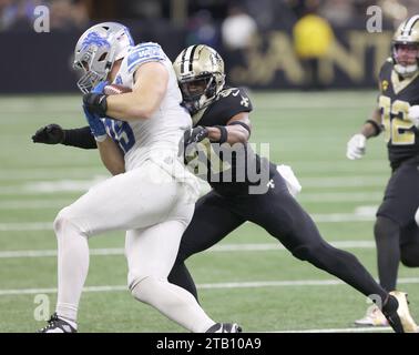 Detroit Lions tight end Brock Wright, left, celebrates his touchdown ...