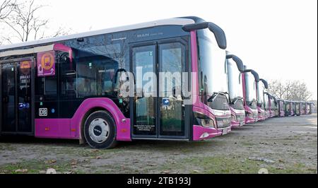 Replacement Service 03.12.2023 Bereitstehende Busse der DB SEV GmbH für den ...