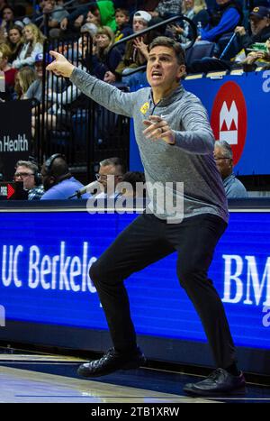California coach Mark Fox yells to players during the first half of the ...