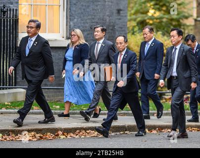 Korean Foreign Minister Cho Tae-yul （R）attends press conference in ...