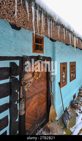 Burg, Germany. 04th Dec, 2023. Snow-covered in winter is a historic ...