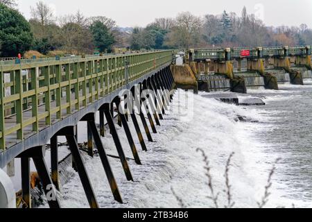The weirs controlling the flow of the River Thames at Teddington ...