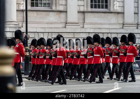 Royal guards during the Procession for Queen Elizabeth II Stock Photo ...