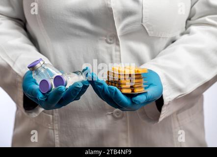 Hand of doctors holding many different pills Stock Photo - Alamy