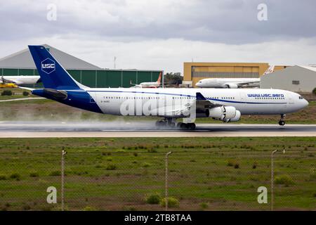 Universal Sky Carrier (USC) Airbus A340-313 (REG: D-AUSC) landing ...