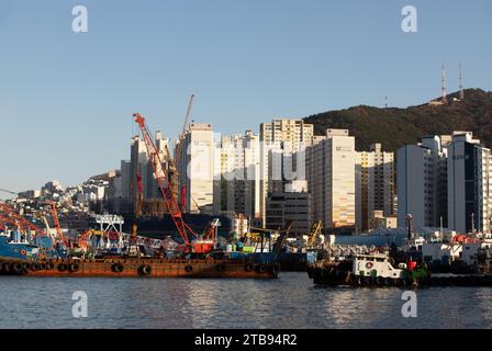 Hanjin Heavy Industries in Busan, South Korea Stock Photo - Alamy