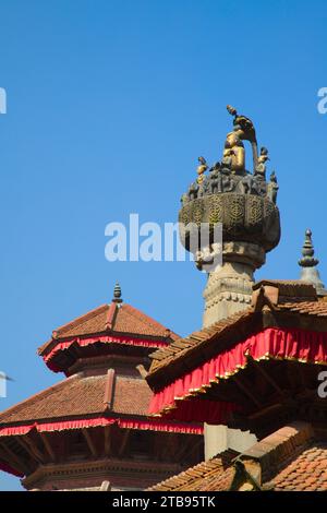 Nepal, Kathmandu, Durbar Square, King Pratap Malla statue, temples ...