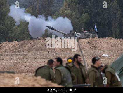 Southern Israel, Israel. 05th Dec, 2023. Israeli soldiers prepare a new ...