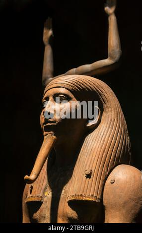 Detail Of Head Of Pharaoh Statue Stock Photo - Alamy