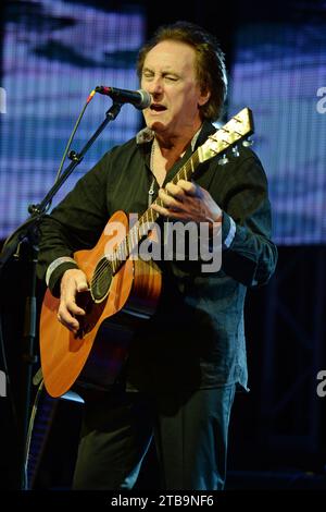 FORT LAUDERDALE, FL - MARCH 10: Jesse Valenzuela of the Gin Blossoms ...