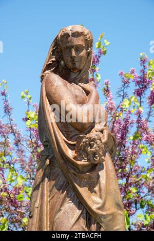 female statues in Meastranze park in Catania, Sicily Stock Photo - Alamy