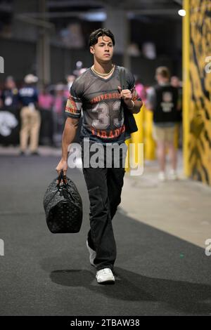 Cincinnati Bengals wide receiver Andrei Iosivas (80) runs for the play ...