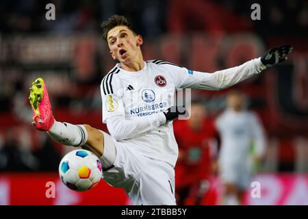 Kaiserslautern, Deutschland. 06th Dec, 2023. Benjamin Goller (1.FC ...