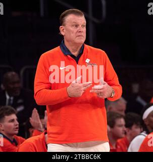 Illinois men's head coach Brad Underwood speaks during Big Ten NCAA ...