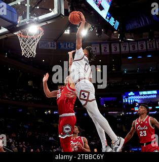 Florida Atlantic forward Tre Carroll (25) goes to the basket while ...
