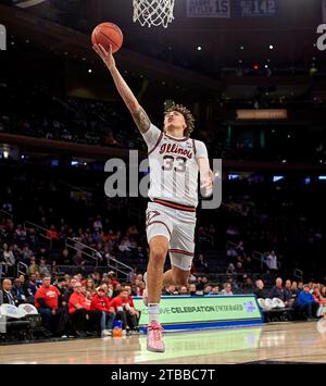 Illinois forward Coleman Hawkins (33) is fouled by Illinois guard Dra ...