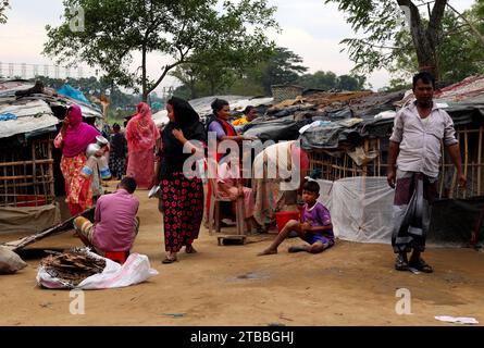 Chittagong, Potia, Bangladesh. 5th Dec, 2023. Life picture of Bede ...
