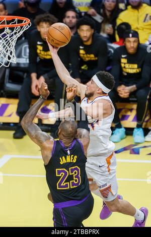 Phoenix Suns' Devin Booker (1) drives past Brooklyn Nets' Keon Johnson ...