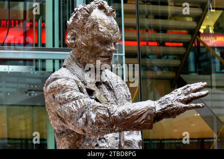 Detail, Willy Brandt monument by Rainer Fetting in bronze, Willy Brandt ...