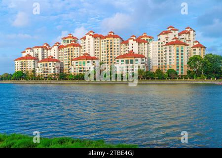 The Costa Rhu Apartments on Marina Bay at the Kallang Basin in ...