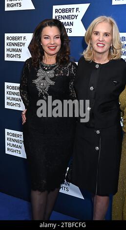 The Honorees Fran Drescher, Kerry Kennedy, Pam and Peter Barbey attend ...