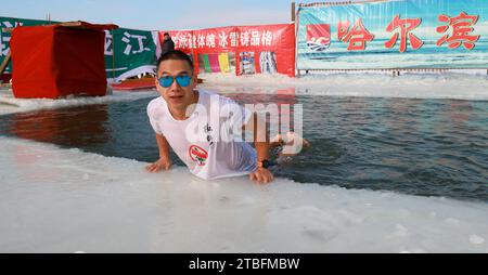 Winter swimming enthusiasts dive into the icy water in Shenyang City ...
