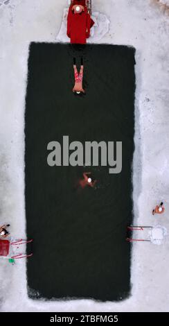 Winter swimming enthusiasts dive into the icy water in Shenyang City ...