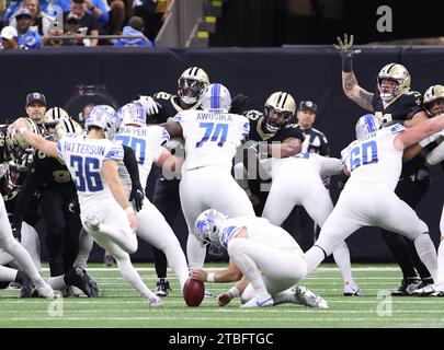 Detroit Lions place kicker Riley Patterson (36) kicks a point after ...