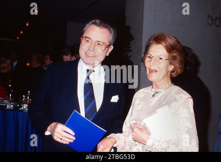Eduard Zimmermann, TV Fahnder und Moderator der Sendung: Aktenzeichen ...