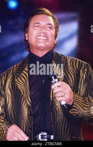 Engelbert Humperdinck Sänger bei einem Pressetermin an der Alster in ...