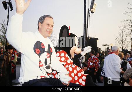 Michael Eisner, Manager bei Disney, und Moderator Thomas Gottschalk, im ...