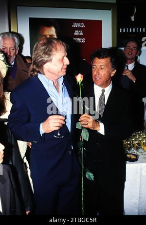 Dustin Hoffman bei der Premiere von "Outbreak" (1995 Stock Photo - Alamy