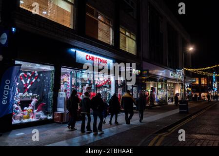 Shops at night in Southend on Sea High Street with Christmas lights ...