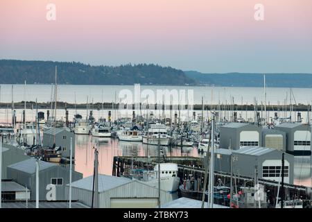 Everett WA USA Oct 28 2023 Dawn on the waterfront Stock Photo - Alamy
