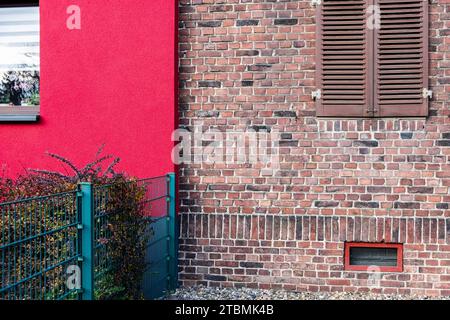 Insulated and uninsulated facade of a semi-detached house in Hilden ...
