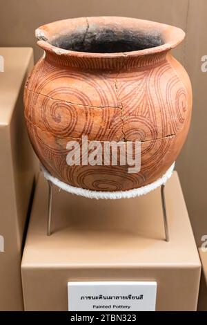 Ban Chiang national museum, Painted pottery of late period, Ban Chiang ...