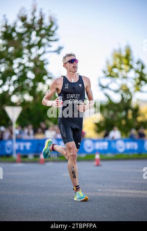 Max Stapley participating in Pontevedra in the 2023 World Triathlon ...