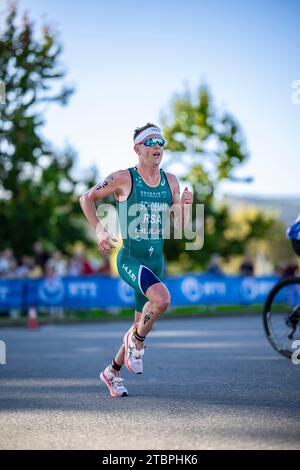 Henri Schoeman participating in Pontevedra in the 2023 World Triathlon ...