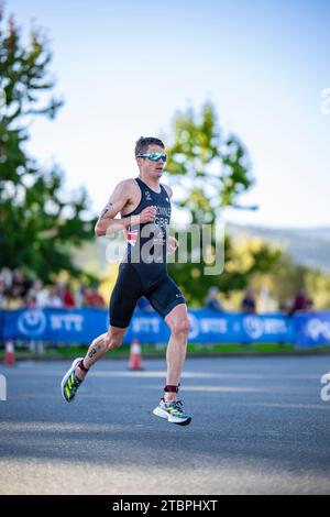 Jonathan Brownlee participating in Pontevedra in the 2023 World ...