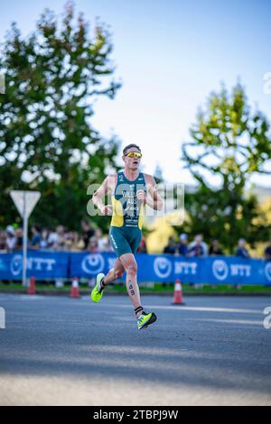 Luke Willian participating in Pontevedra in the 2023 World Triathlon ...