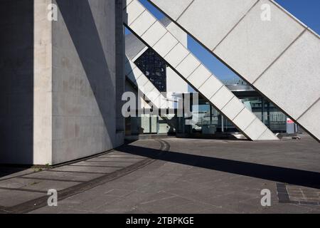 Concrete Flying Buttresses Clad in Portland Stone of Liverpool ...