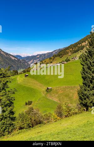 View of the landscape from the Fröstlbergweg, Steinernes Meer in the ...