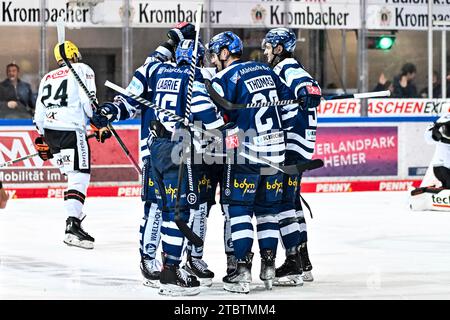 Michael Dal Colle (Iserlohn Roosters, #91) nimmt Mass. Duesseldorfer EG ...