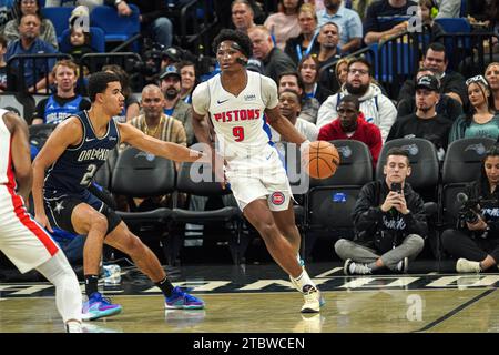 Detroit Pistons forward Ausar Thompson drives in during the first half ...