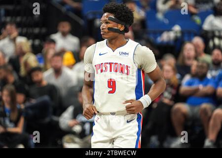 Detroit Pistons forward Ausar Thompson (9) drives against Oklahoma City ...