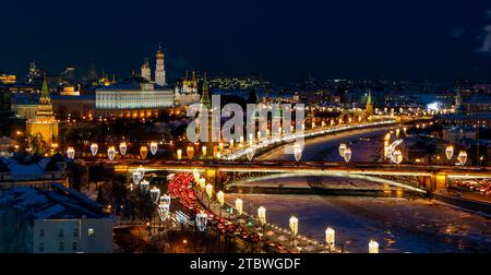 A picture of Moscow at night, focused on the Kremlin area Stock Photo ...