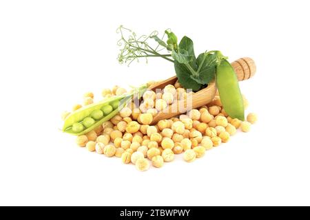 Dry whole yellow peas spilling from wooden barrel Stock Photo - Alamy