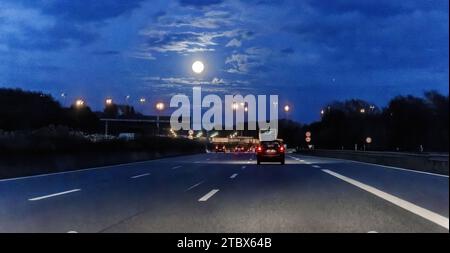 Hamburg, Germany. 29th Oct, 2023. The full moon stands over the ...